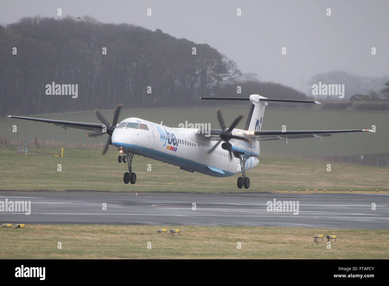 De havilland dhc 8 400 series hi-res stock photography and images - Alamy