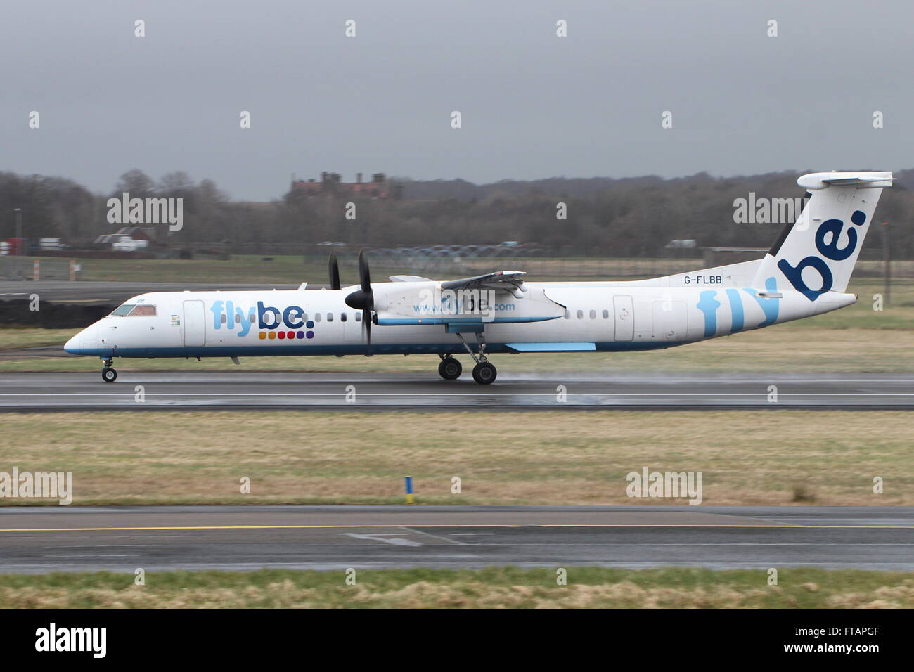 De havilland dhc 8 400 series hi-res stock photography and images - Alamy