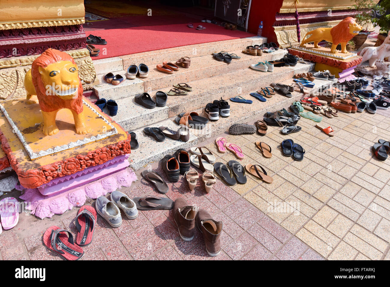 Shoes in front buddhist temple hi-res stock photography and images - Alamy