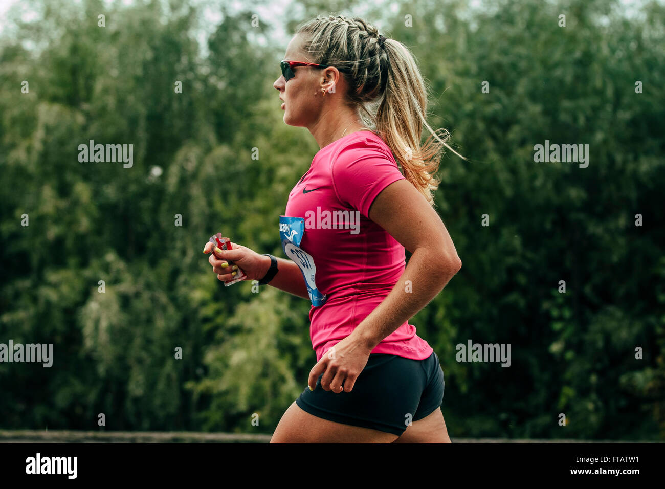 Marathon runners female hi-res stock photography and images - Alamy