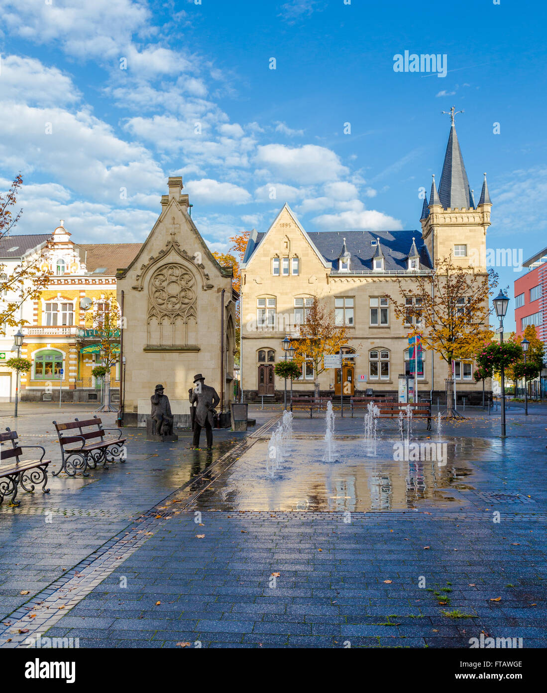 Place "Alter Markt" in Bad Neuenahr with the sculpture of Hendrech on ...