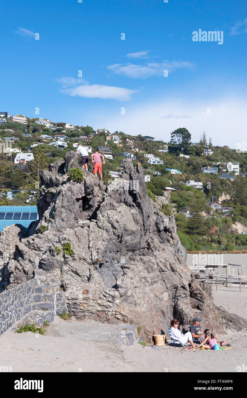 Rocks and beaches hi-res stock photography and images - Alamy