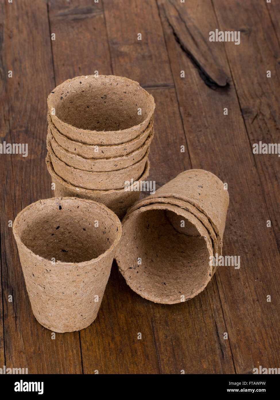 Biodegradable seed pots on wooden bench, gardening Stock Photo - Alamy
