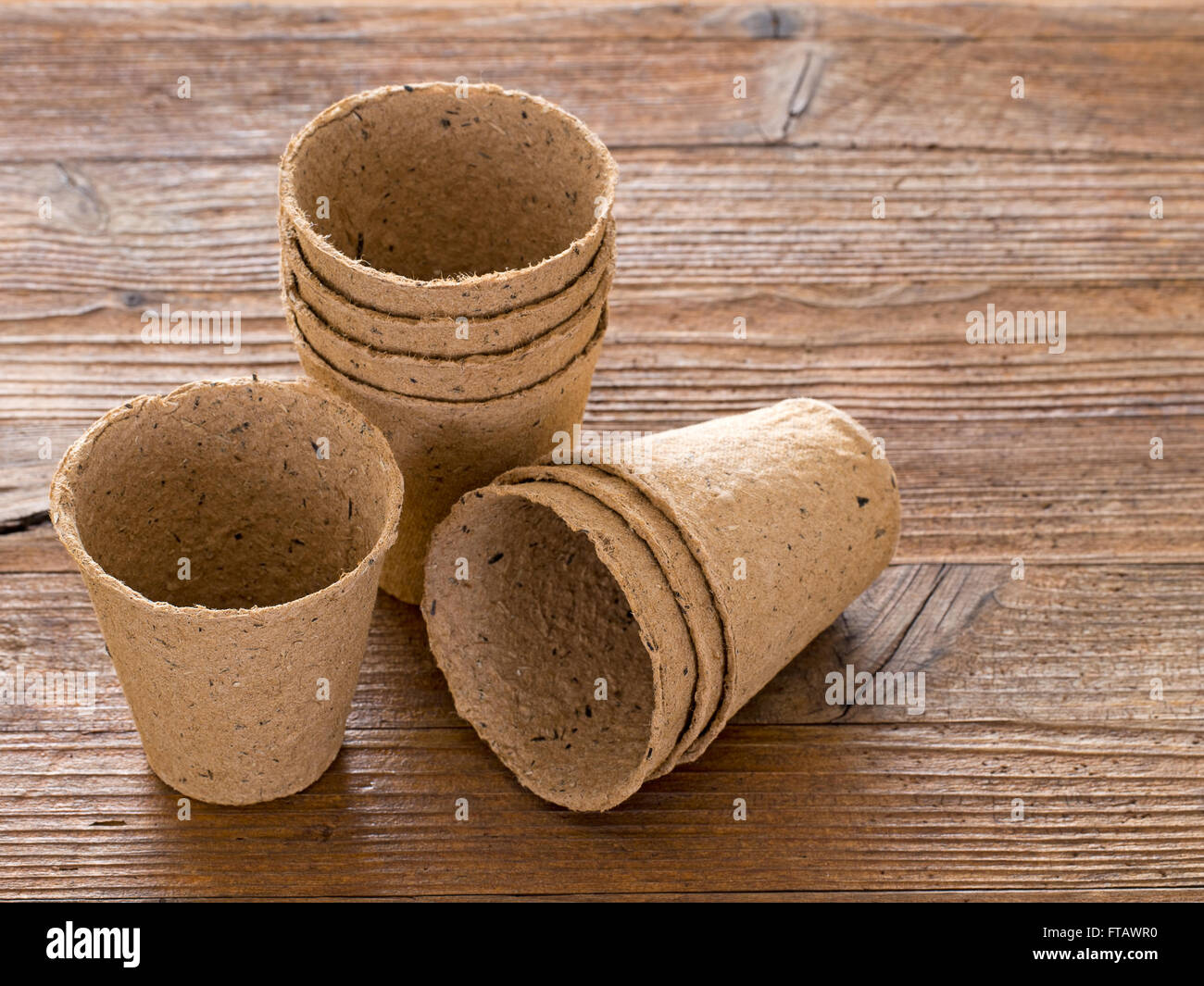 Empty plant pots hi-res stock photography and images - Alamy