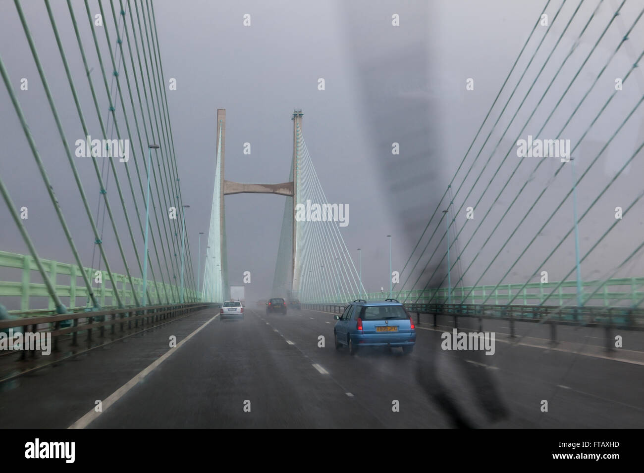 Car crossing bridge over motorway hi-res stock photography and images ...