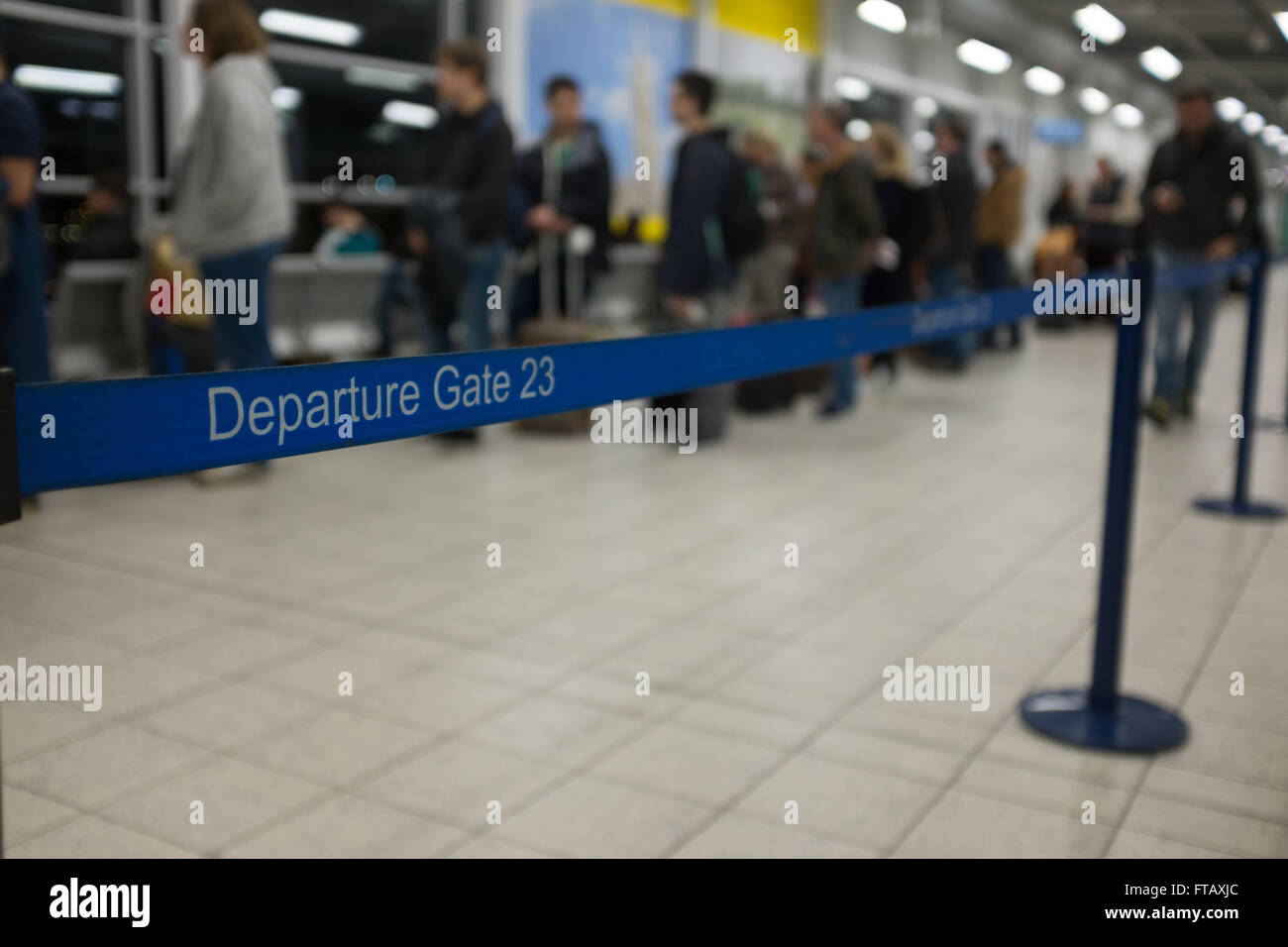 Airport queue hi-res stock photography and images - Alamy