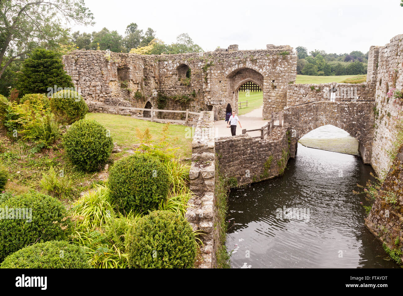 Leeds castle entrance hi-res stock photography and images - Alamy