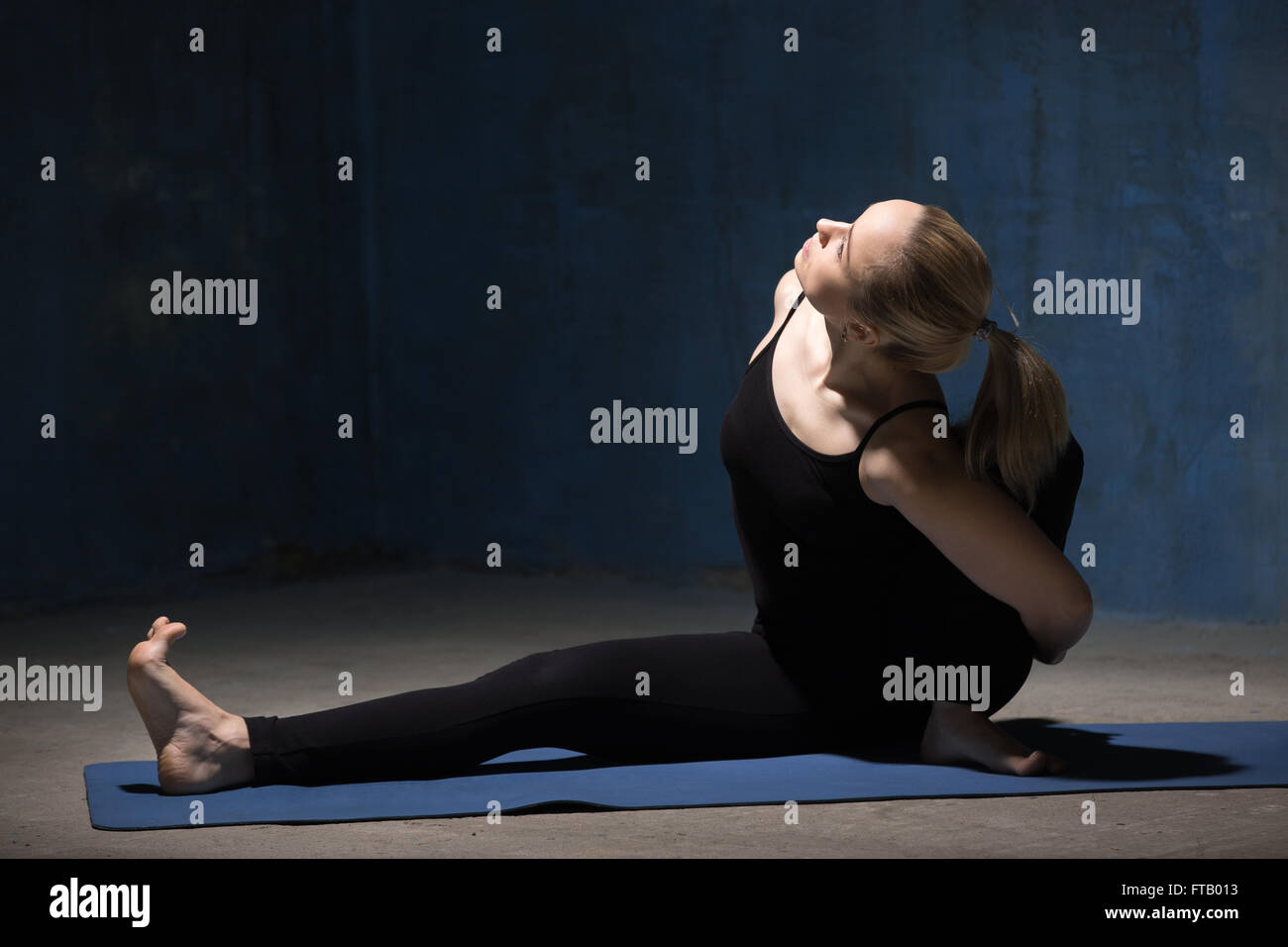 Half seated posture hi-res stock photography and images - Alamy