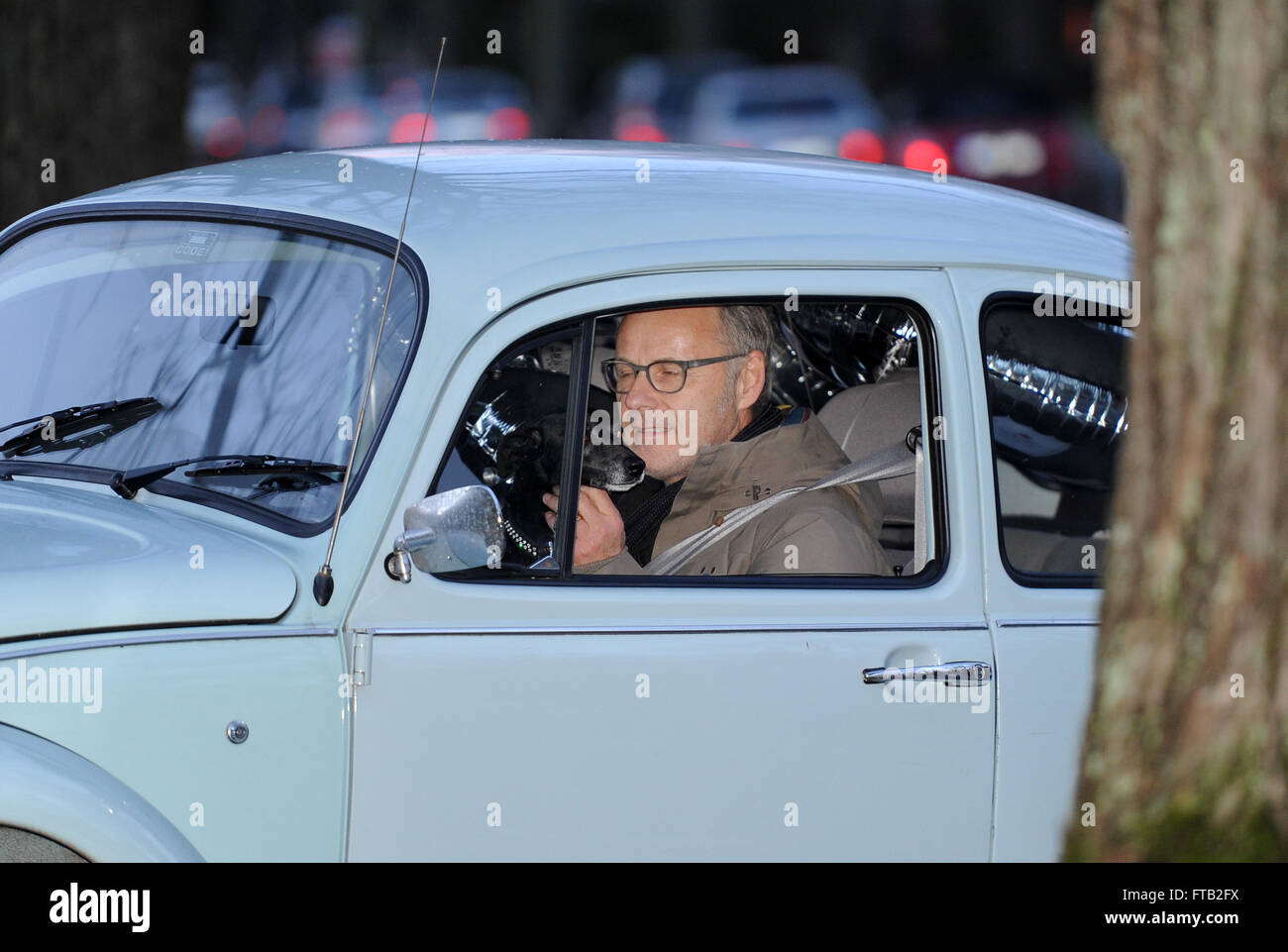 Reinhold Beckmann celebrating his 60th birthday at home with his family ...