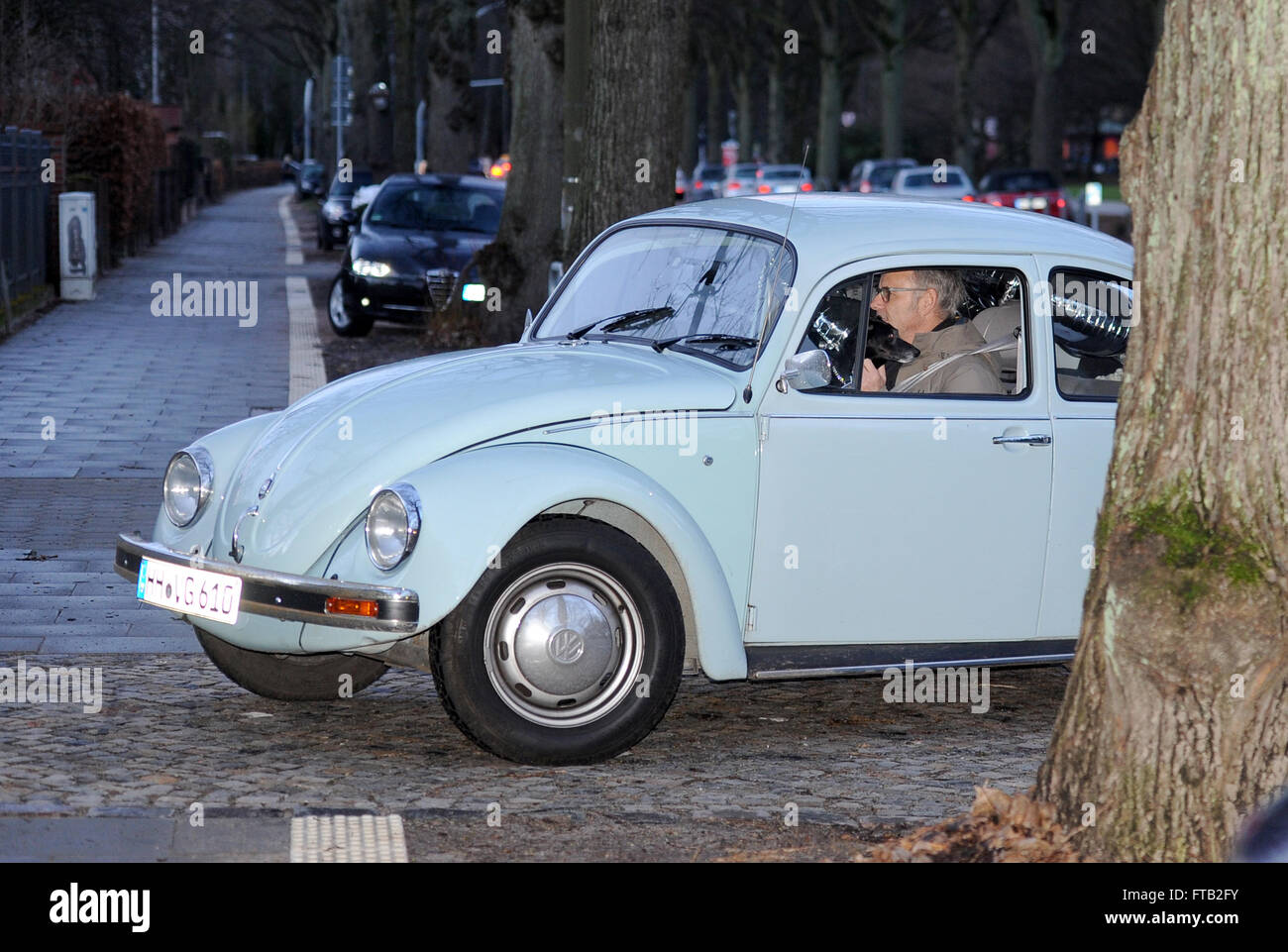 Reinhold Beckmann celebrating his 60th birthday at home with his family ...