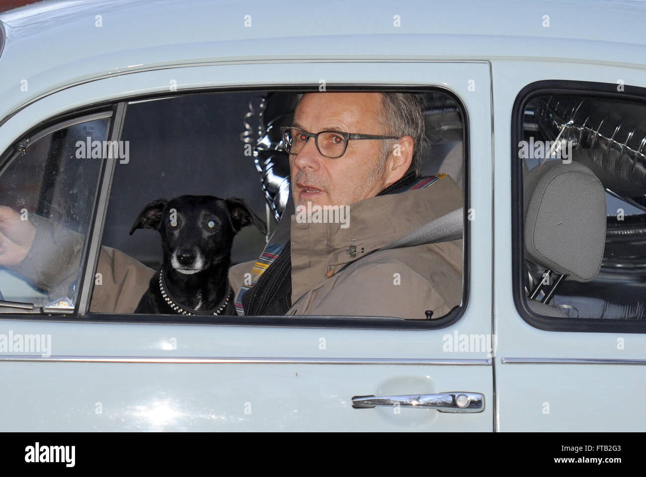 Reinhold Beckmann celebrating his 60th birthday at home with his family ...