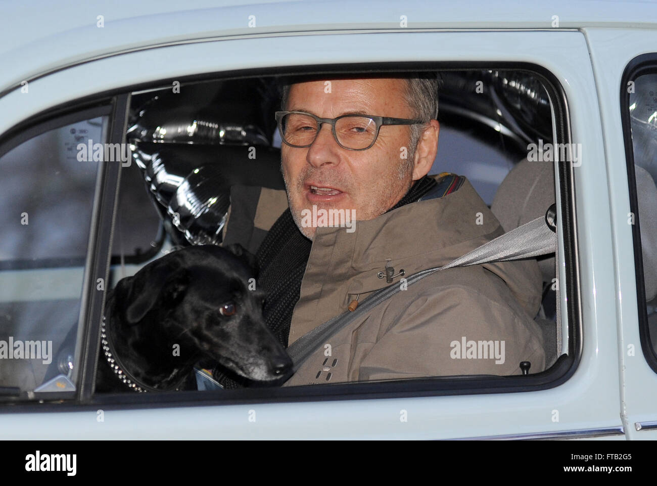 Reinhold Beckmann celebrating his 60th birthday at home with his family ...