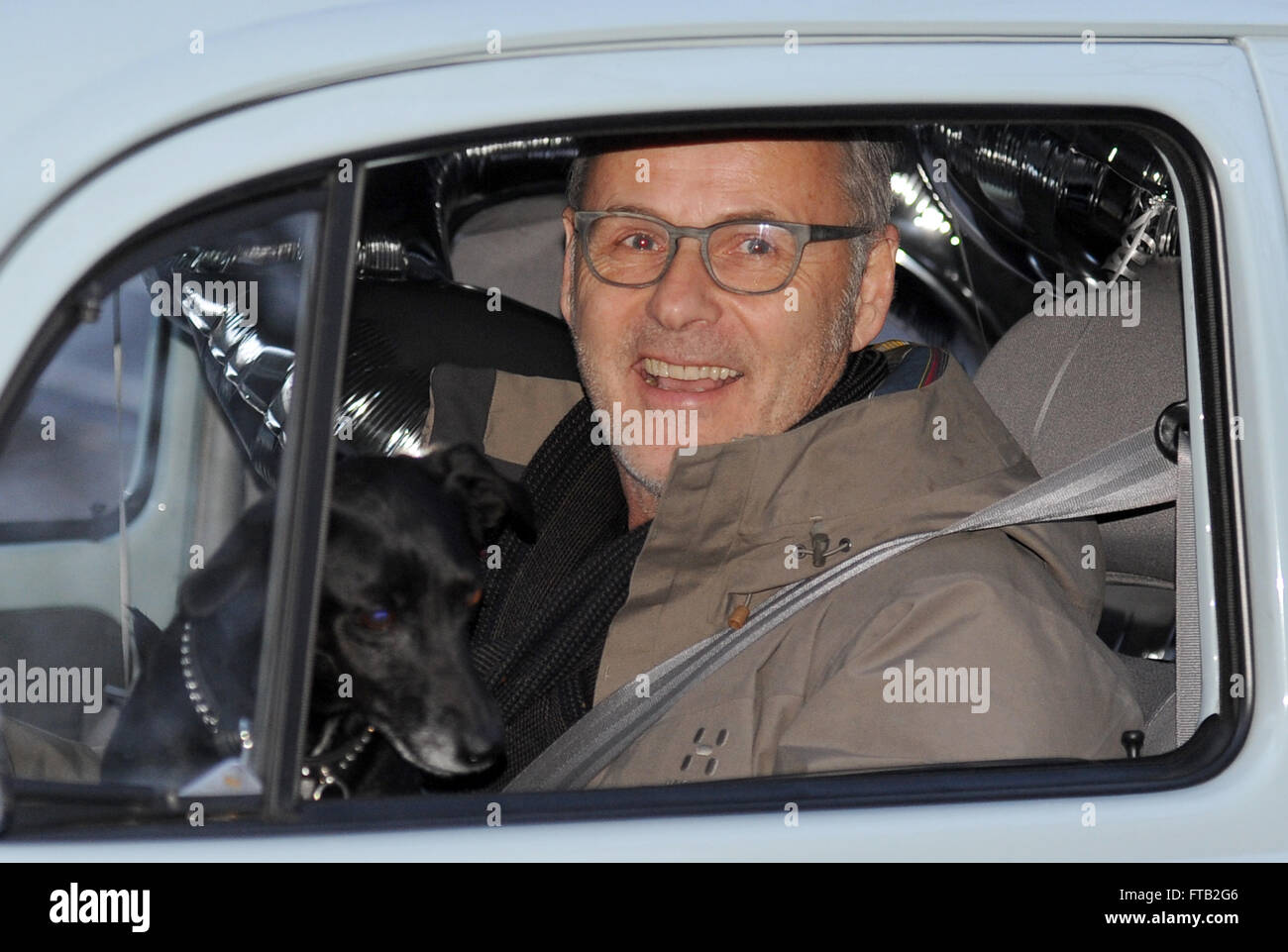 Reinhold Beckmann celebrating his 60th birthday at home with his family ...