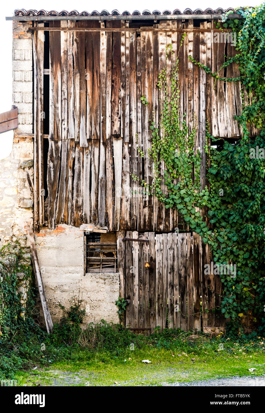 Enclosed farm hi-res stock photography and images - Alamy