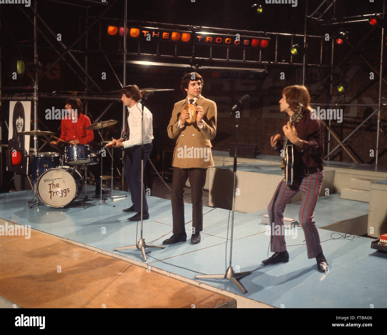 Rock group troggs hi-res stock photography and images - Alamy