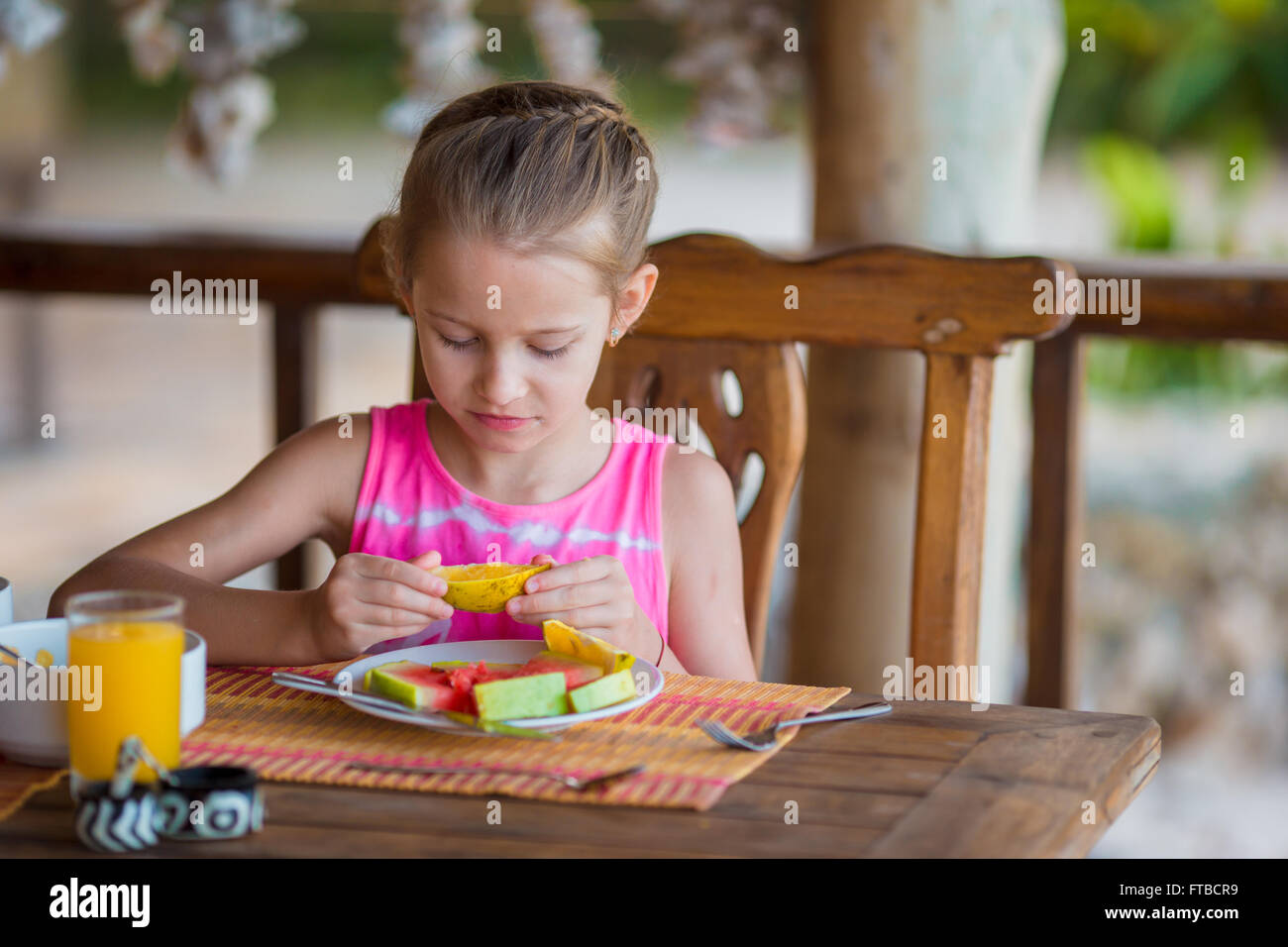 Adorable little girl having lunch at outdoor cafe Stock Photo - Alamy