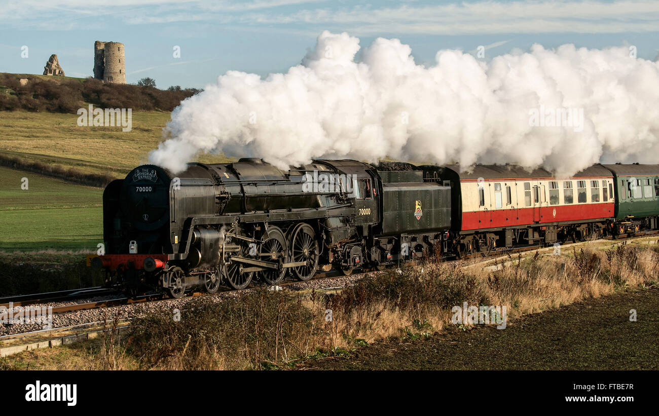 70000 Britannia Class Steam locomotive passing Hadleigh Castle 10/12 ...