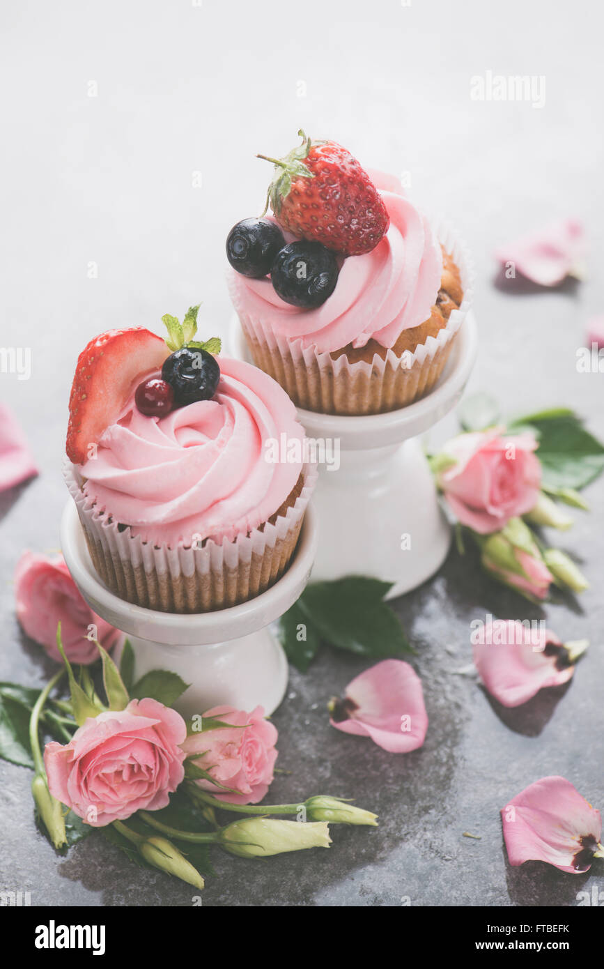 Pink spring cupcakes Stock Photo - Alamy