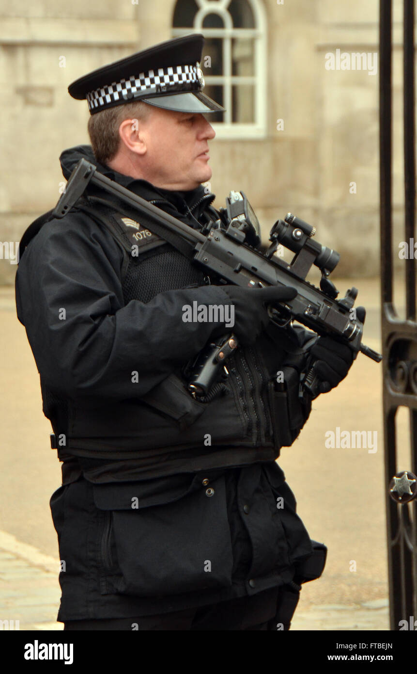 Heckler & koch mp5 hi-res stock photography and images - Alamy