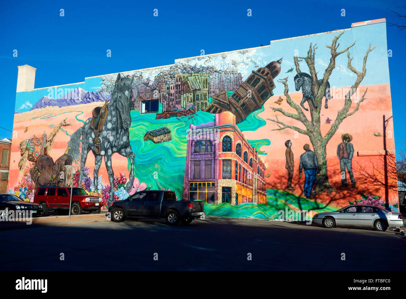 Buildings painted murals in downtown hi-res stock photography and ...