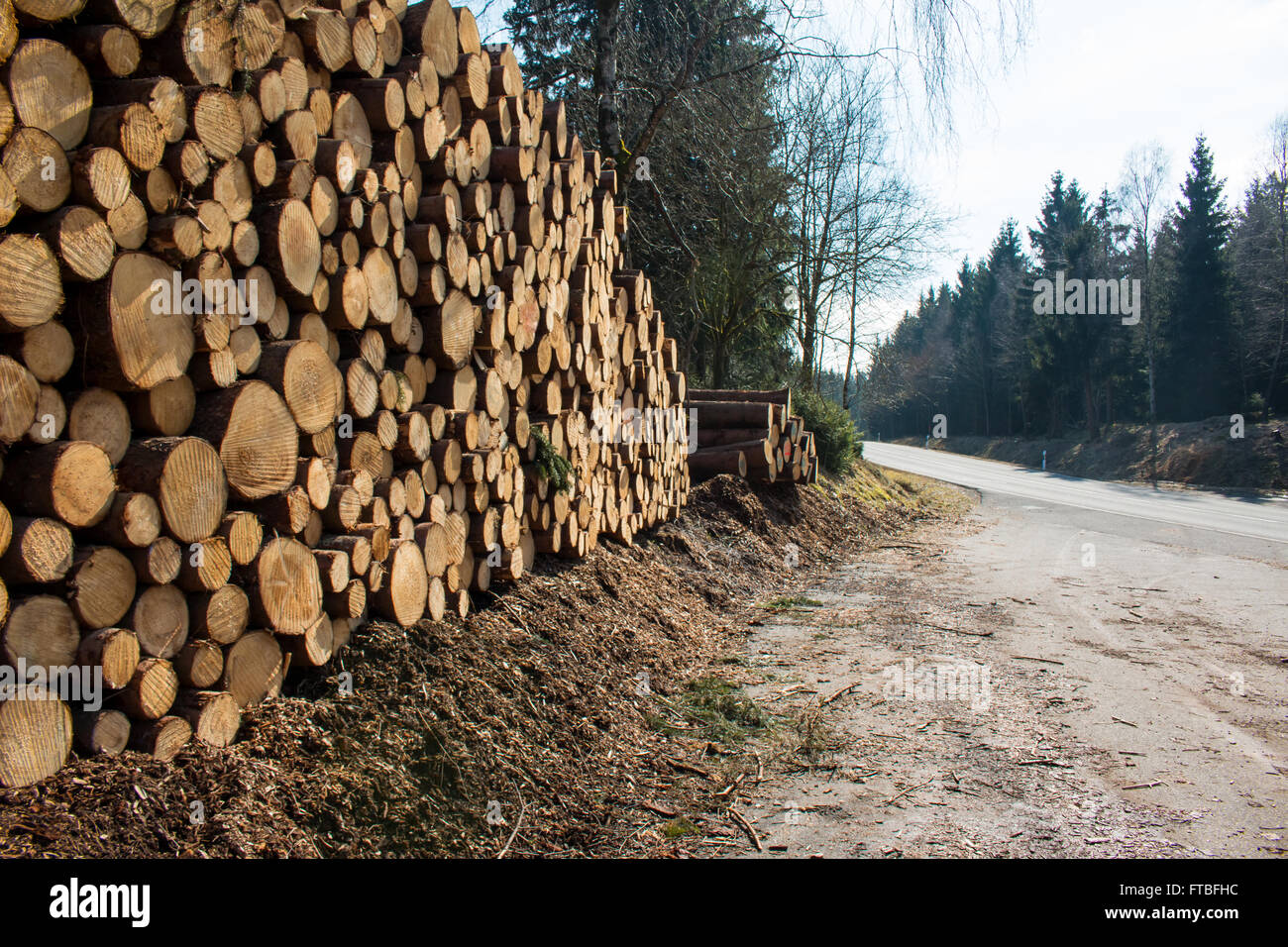 Log distance path hi-res stock photography and images - Alamy
