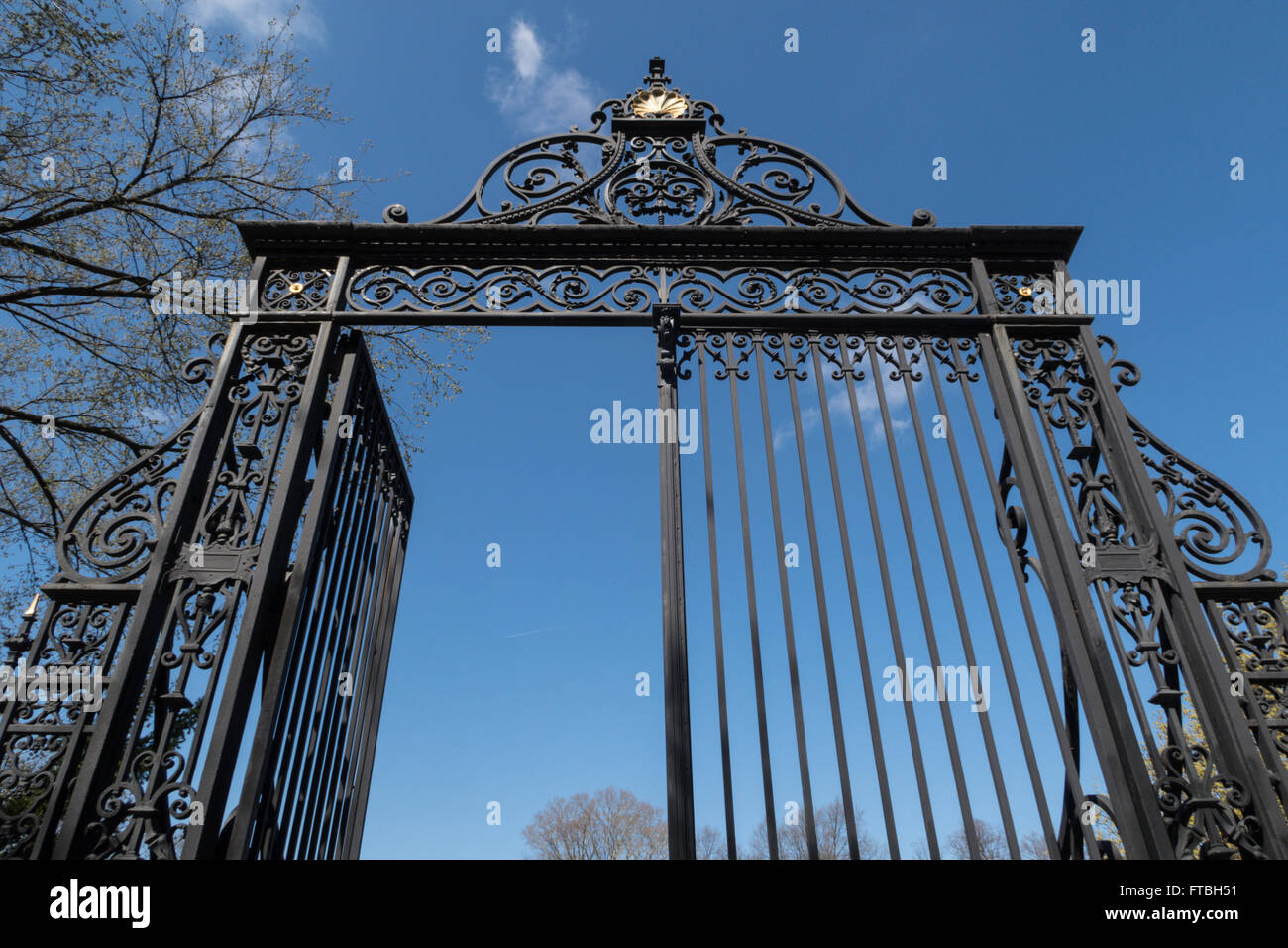The Vanderbilt Gate at the entrance of The Conservatory Garden, Central ...