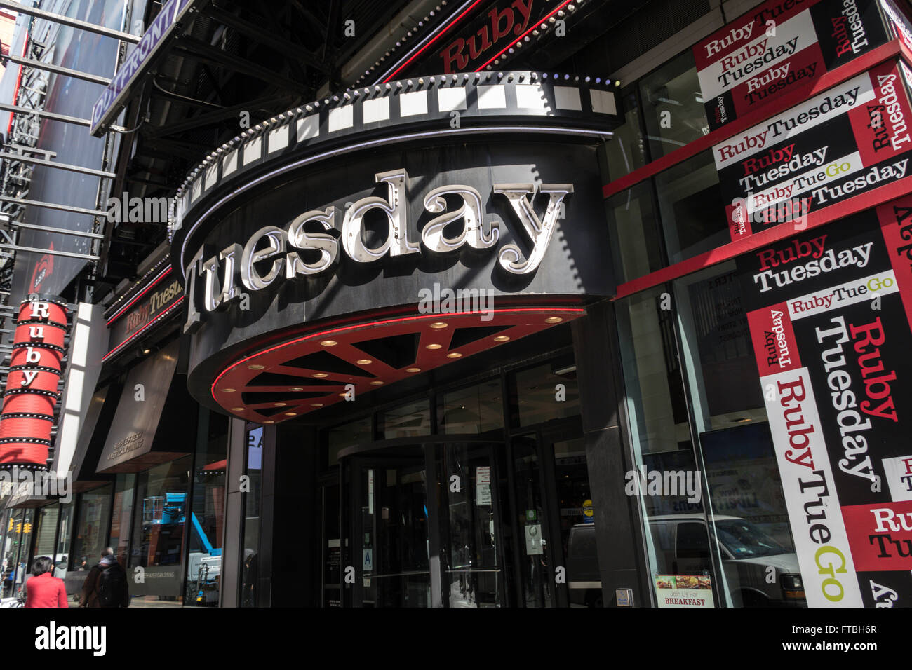 Ruby Tuesday Entrance and Sign, Casual Restaurant, Times Square, NYC ...