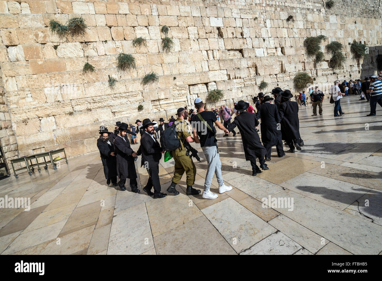 Israeli soldier dancing hi-res stock photography and images - Alamy