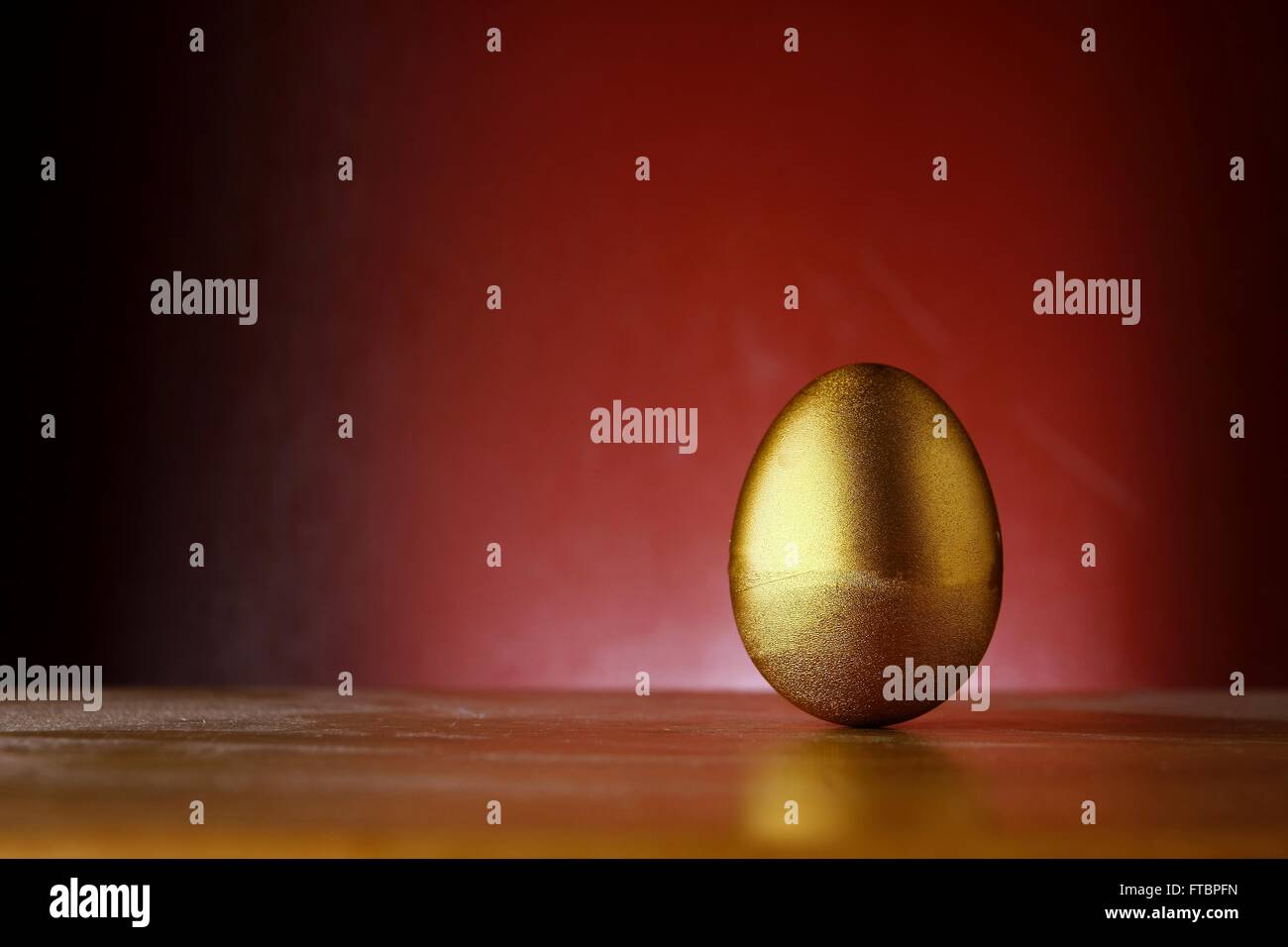 Photo of a golden egg Stock Photo - Alamy