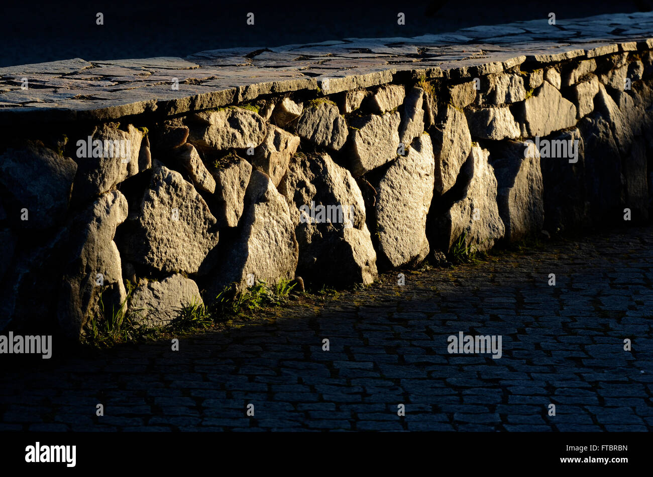 Low brick wall hi-res stock photography and images - Alamy