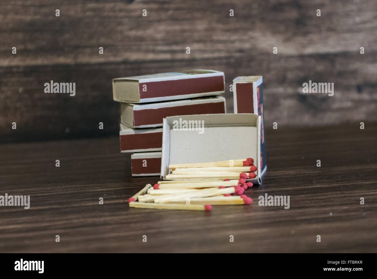 Loose matches on wooden background Stock Photo - Alamy