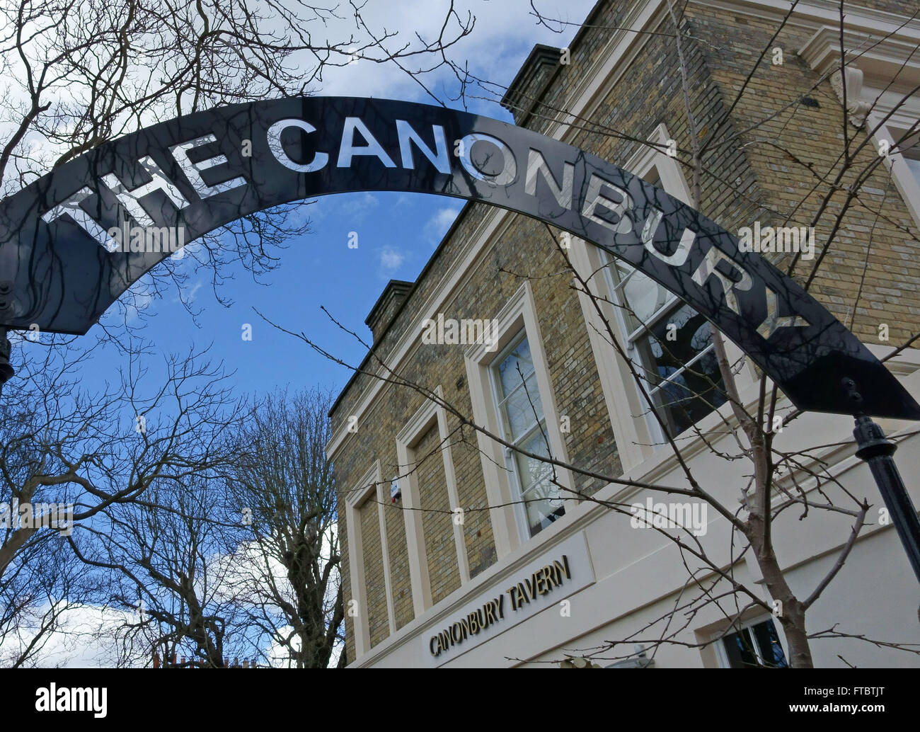 Pub bar islington hi-res stock photography and images - Alamy