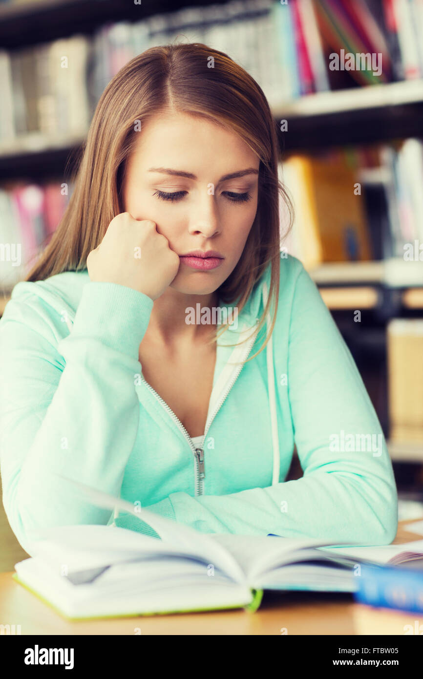 student girl reading book in library Stock Photo - Alamy