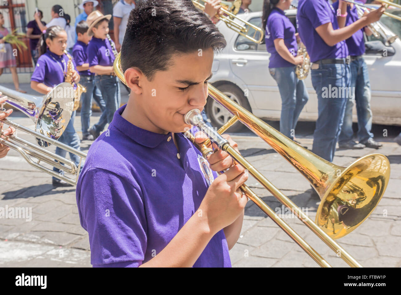 Mexican children playing music hi-res stock photography and images - Alamy