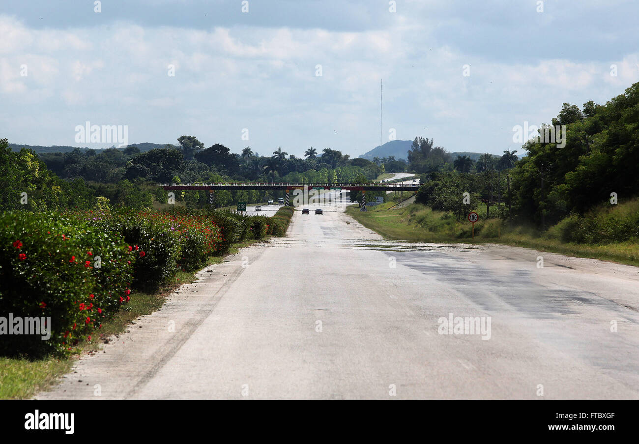CUBA - September 2011: Cuban motorway Stock Photo - Alamy