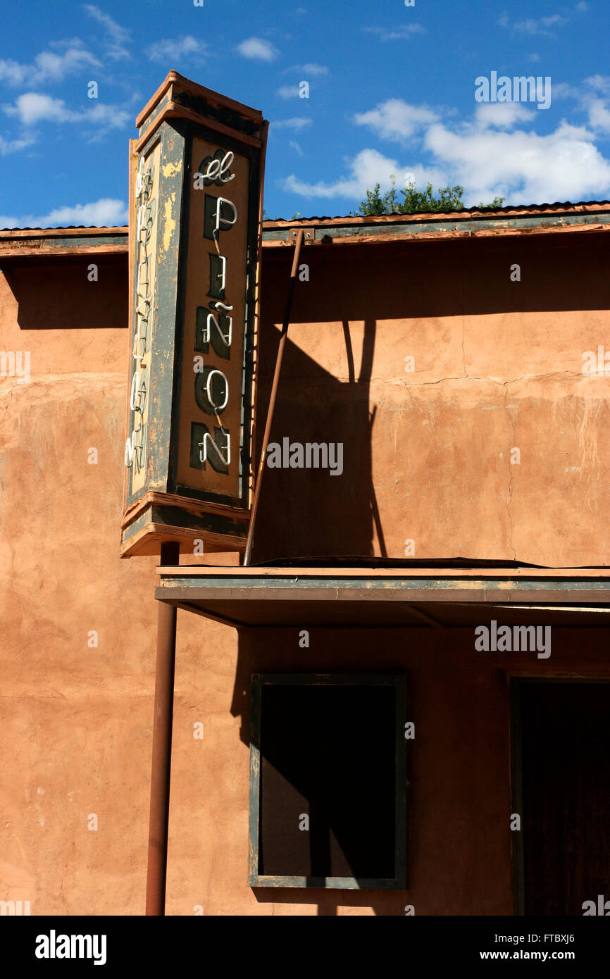 Building abandoned sign vertical hi-res stock photography and images ...