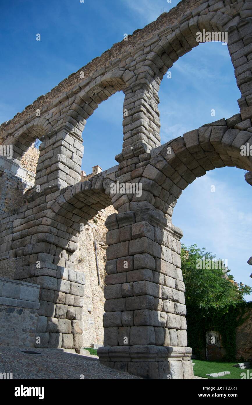 Roman Aqueduct in Segovia Stock Photo - Alamy