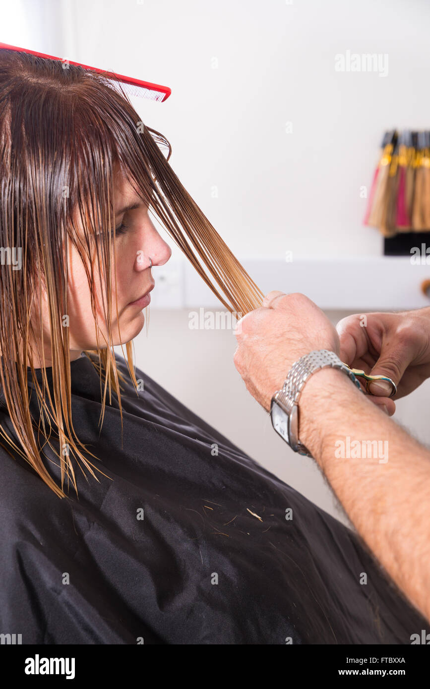 Hair stylist trimming freshly dyed hair Stock Photo - Alamy