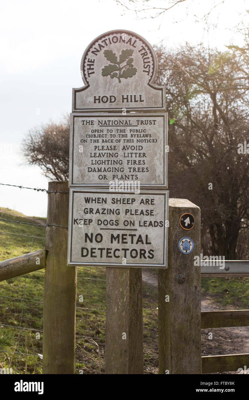 Hod Hill National Trust entrance sign Stock Photo - Alamy