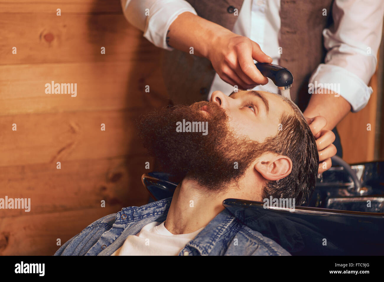 Barber washing man hi-res stock photography and images - Alamy
