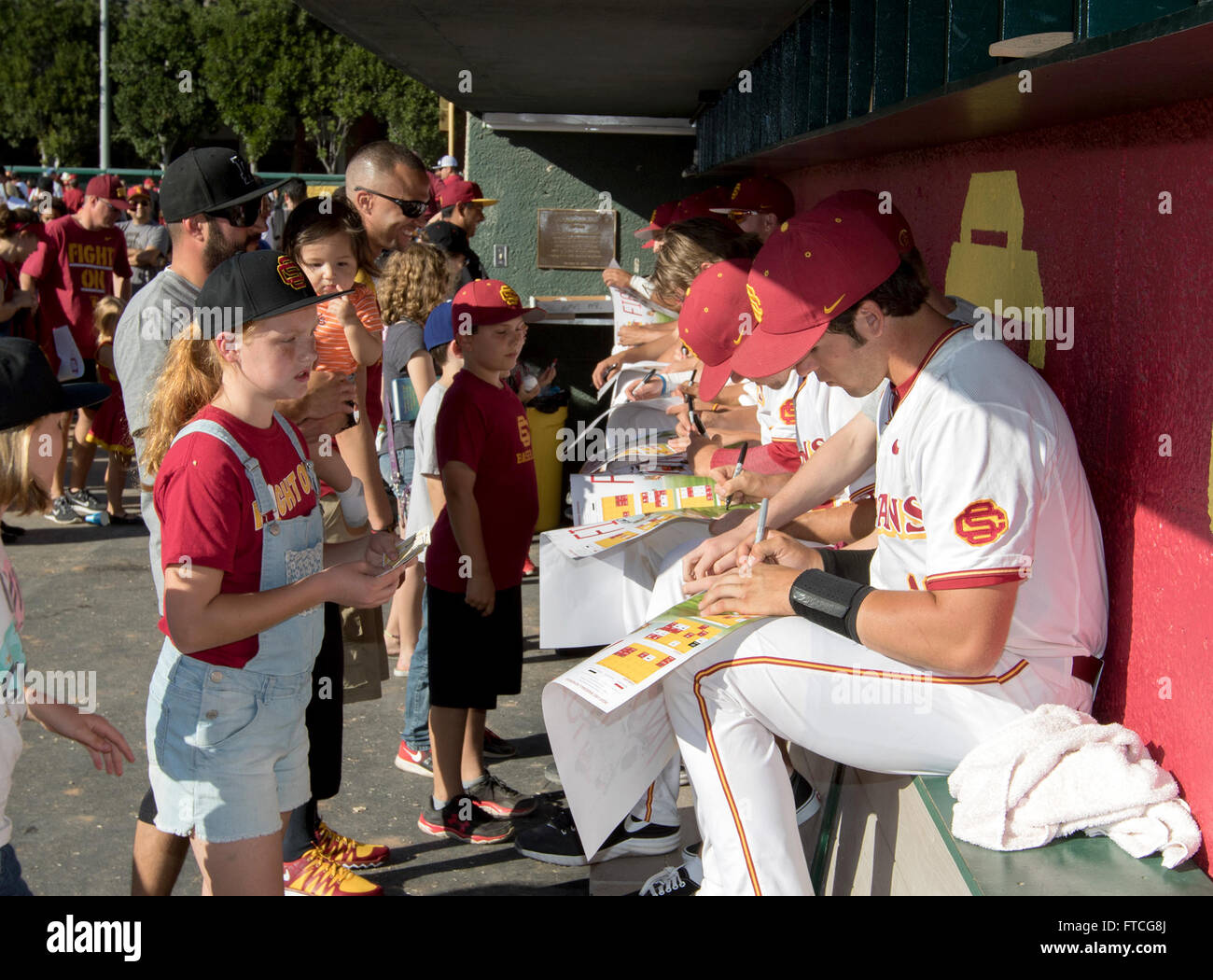 Kids baseball catcher signs hi-res stock photography and images - Alamy