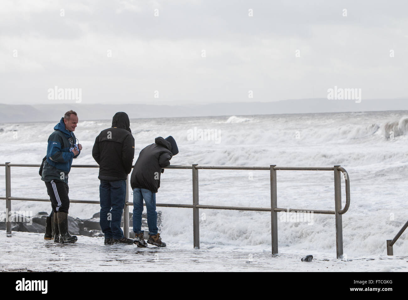 Tywyn, Wales, UK. 27th March, 2016. UK Weather: Storms batter the ...