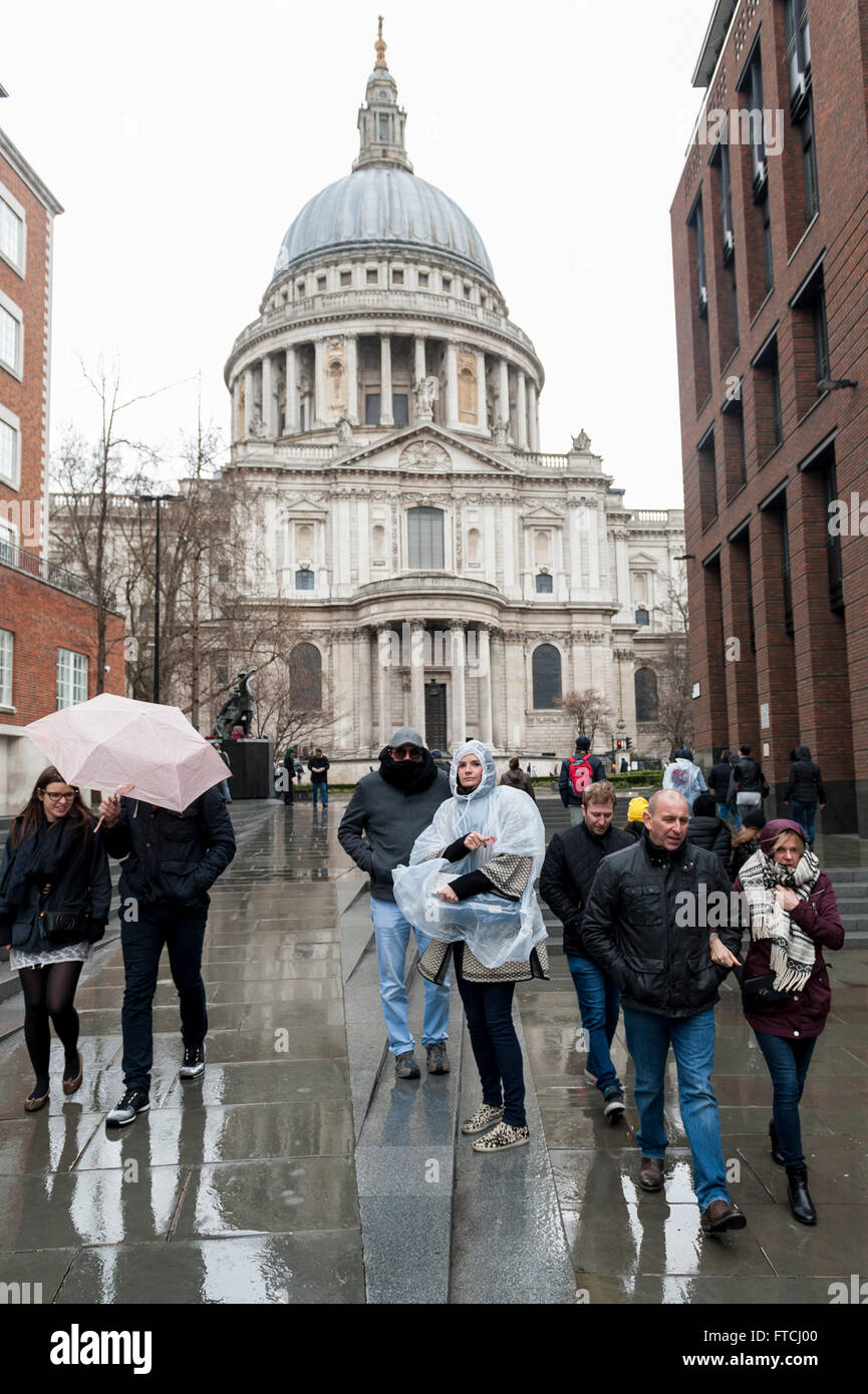 London, UK. 27 March 2016. Tourists and Londoners in the rain outside ...