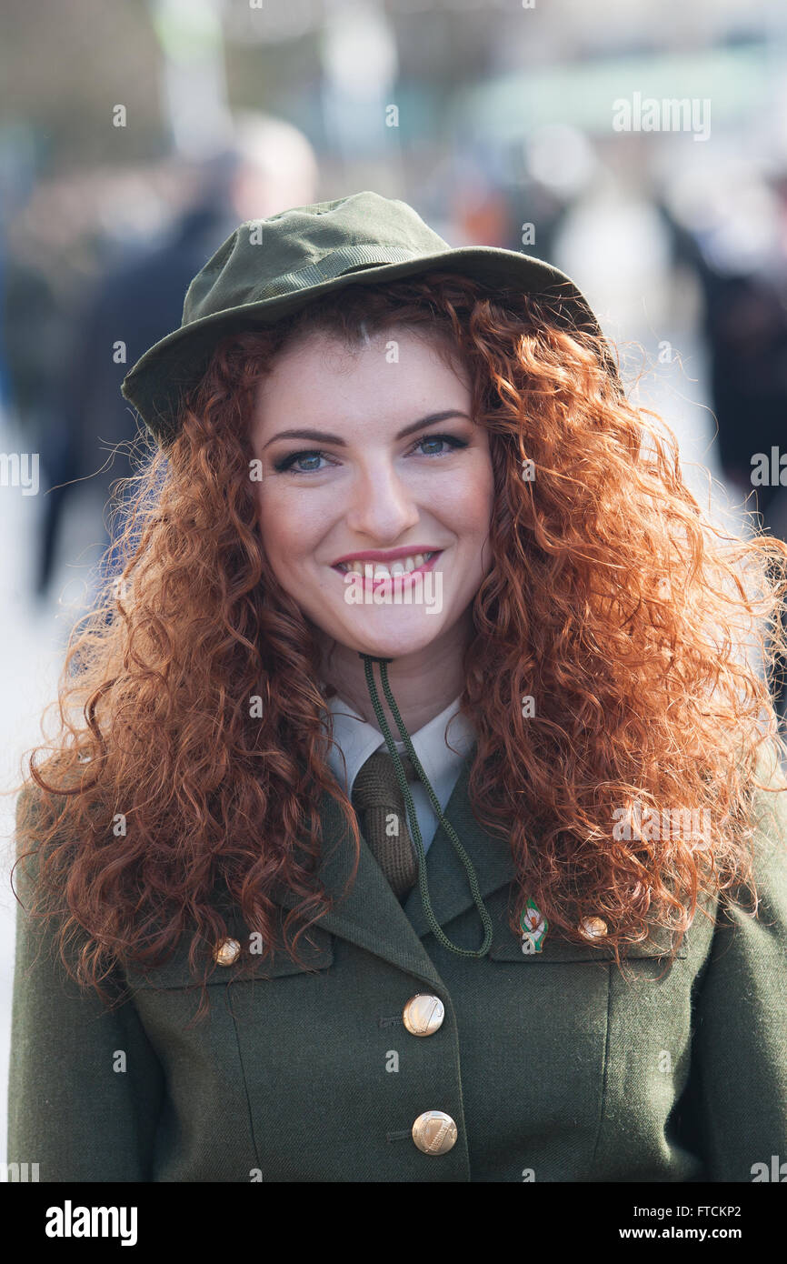 Beautiful red haired irish woman hi-res stock photography and images ...