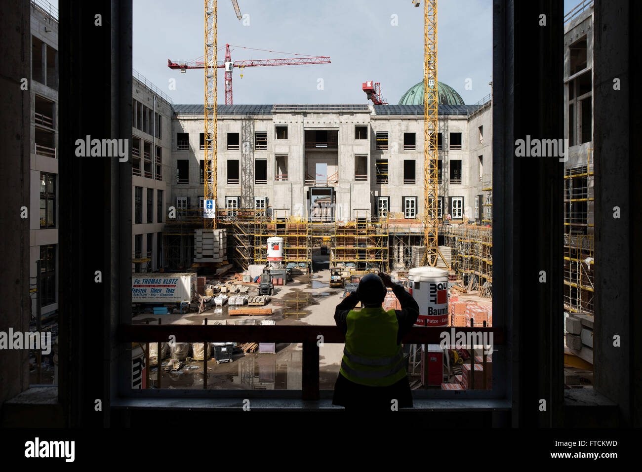 Berlin, Germany. 27th Mar, 2016. A visitor wearing a safety vest and a ...