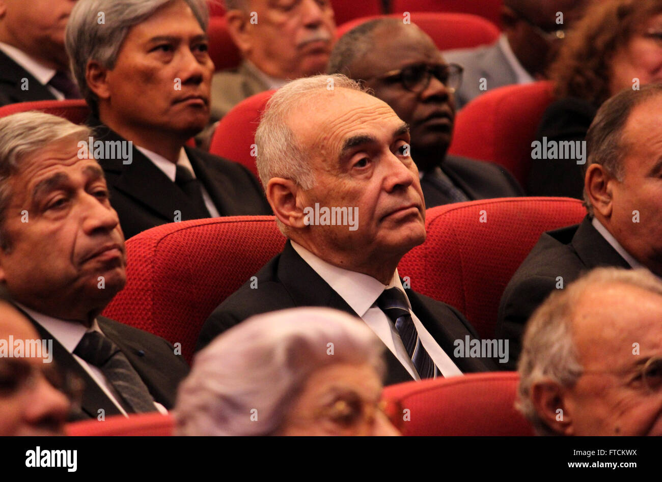 Cairo, Egypt. 27th Mar, 2016. Egyptians participate in a memorial ...