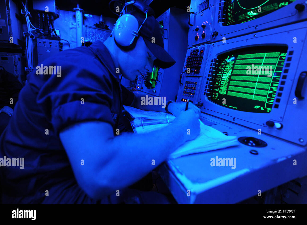 Passive sonar hi-res stock photography and images - Alamy