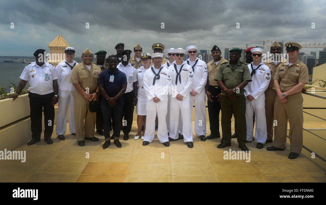 U s air force personnel pose hi-res stock photography and images - Alamy