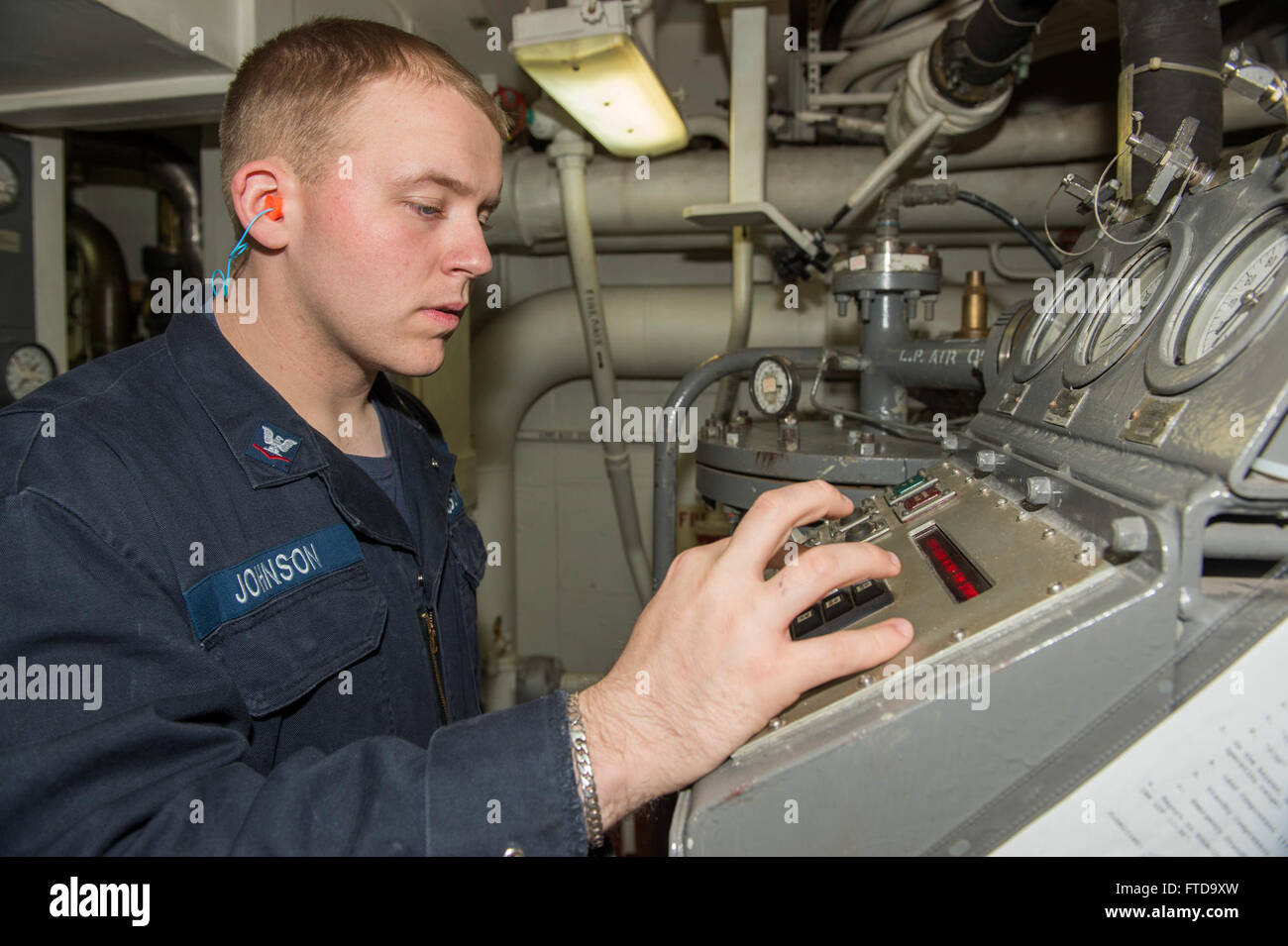 Gauges for the army hi-res stock photography and images - Alamy