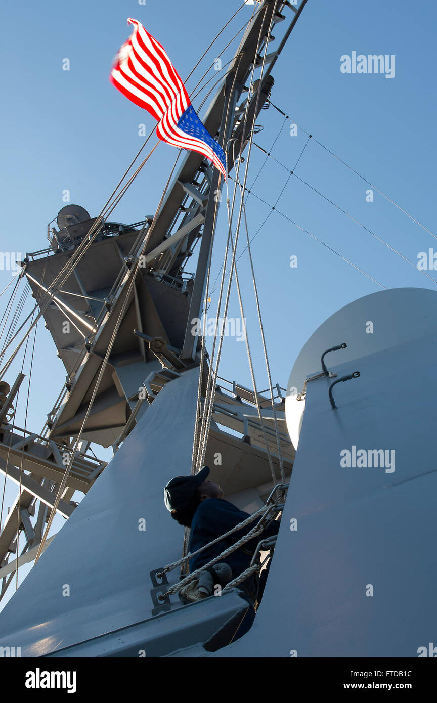 Destroyer ddg mast hi-res stock photography and images - Alamy